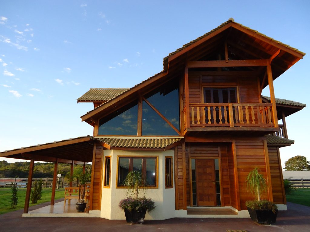 Sobrado de Madeira – Santana Projetos e Construções